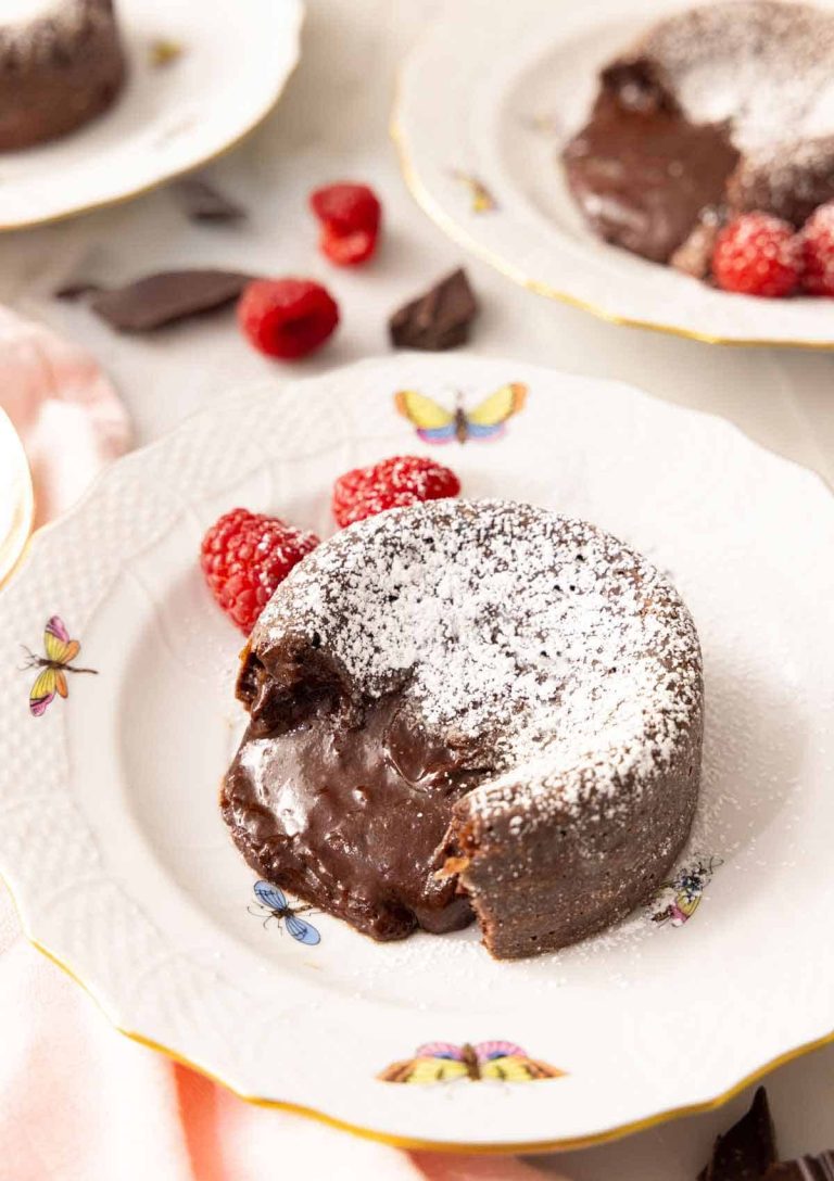 Molten Lava Cakes: The Ultimate Chocolate Eruption - TIPS Certification ...